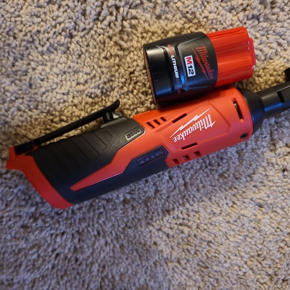 Milwaukee | Other | Milwakee Ratchet 38 Drive Cordless One Tool And One ...